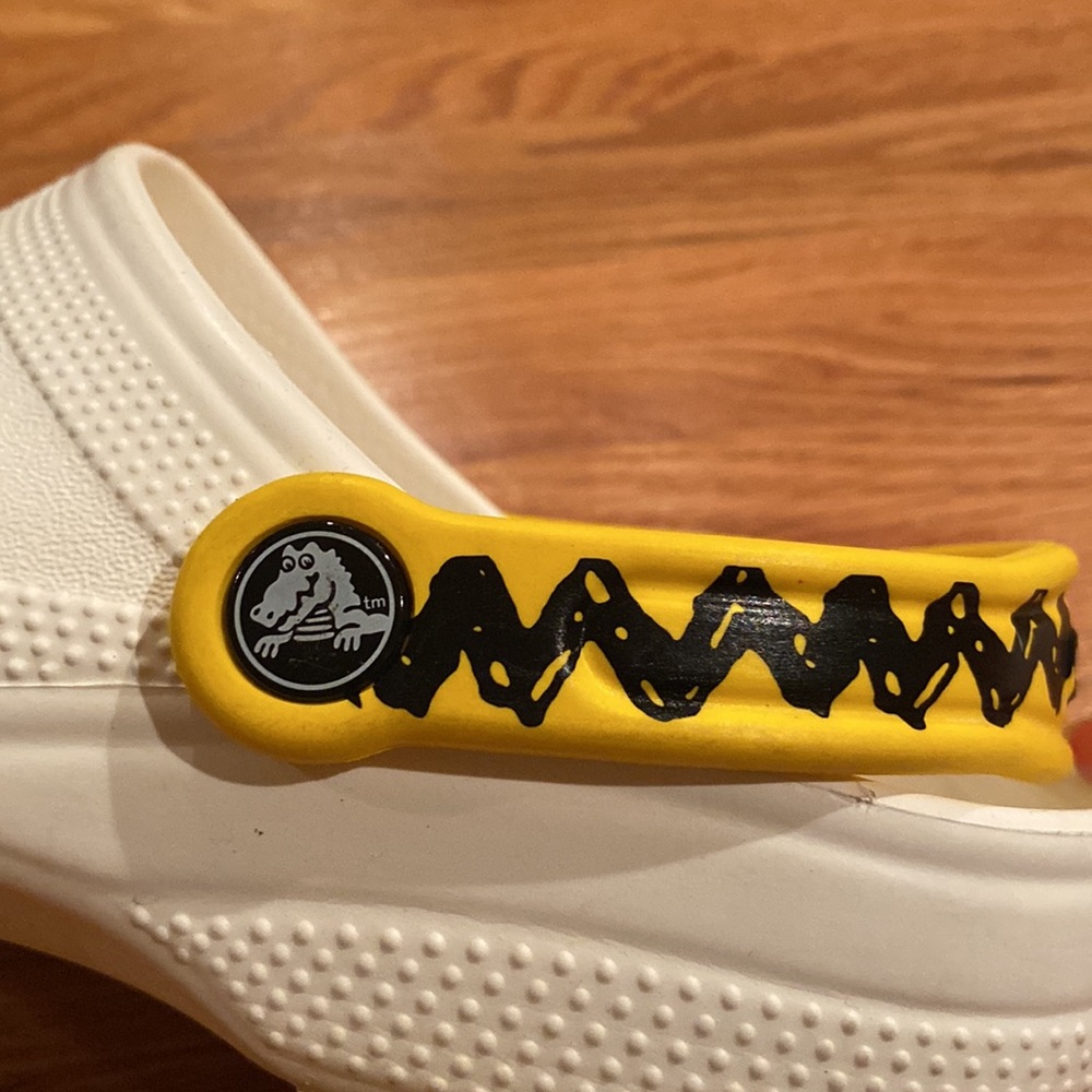 Peanuts Crocs - Charlie Brown - Gem